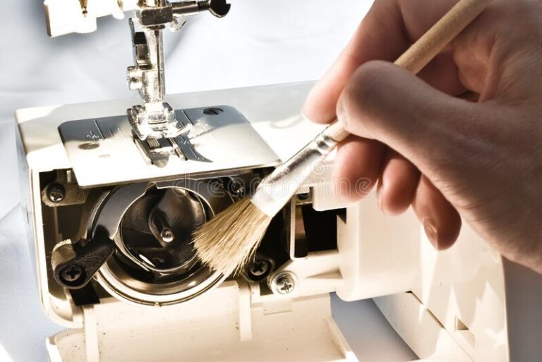 Como engrasar tu maquina de coser paso a paso - COSTURA FACIL